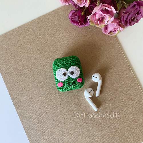 Ravelry: Frog Airpod 1 2 Case pattern by Trang Minh