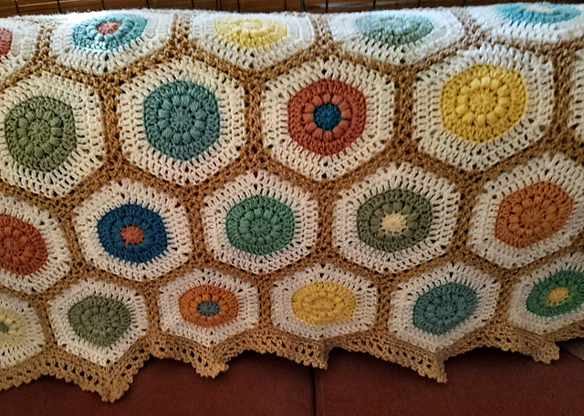 Ravelry: LissaM's Another Puff Circle Hex Afghan