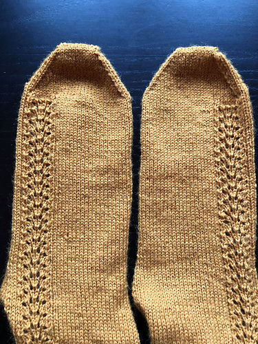 Ravelry: Toe Beans Socks pattern by Kirsty Bisset