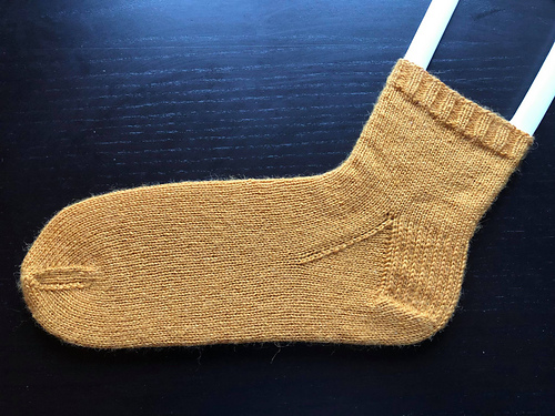 Ravelry: Toe Beans Socks pattern by Kirsty Bisset