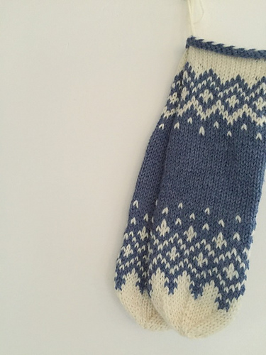 Ravelry: Hay Bay Mittens pattern by Cheryl Toy