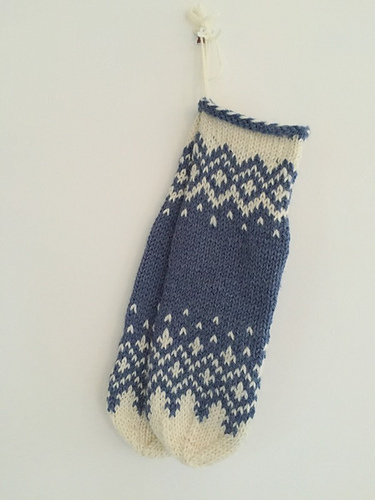 Ravelry: Hay Bay Mittens pattern by Cheryl Toy