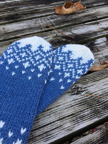 Ravelry: Hay Bay Mittens pattern by Cheryl Toy