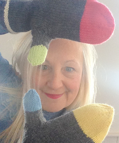 Ravelry: Tooty Mitts pattern by Cheryl Toy