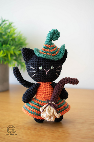 Ravelry: Witch Cat pattern by Ana Carolina Figueiredo