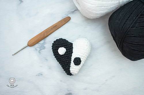 Ravelry: Yin Yang crochet heart pattern by Ana Carolina Figueiredo