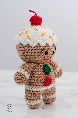 Ravelry: Gingerbread man amigurumi pattern by Ana Carolina Figueiredo