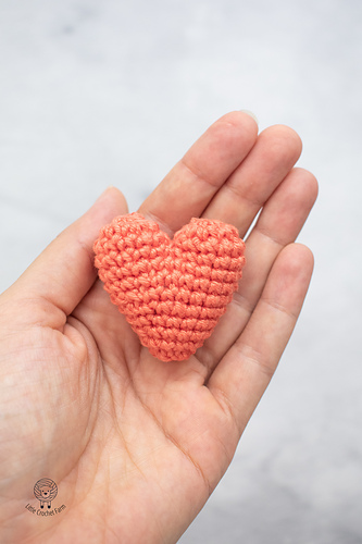 Ravelry: Mini Heart pattern by Ana Carolina Figueiredo