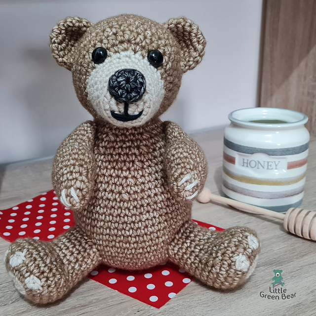 Ravelry: Glenn the Grizzly Bear pattern by Little Green Bear