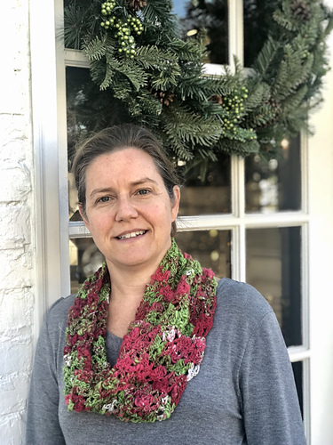 Ravelry: Holiday Cowl pattern by Angela Plunkett