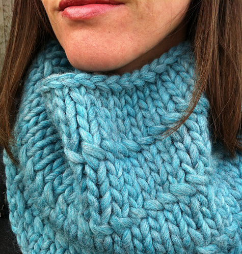 Ravelry: Adera Cowl pattern by Dana Sloan