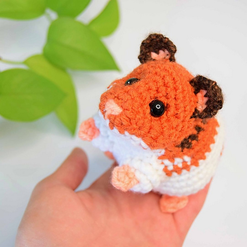 Ravelry: Hamster pattern by Brenna Eaves