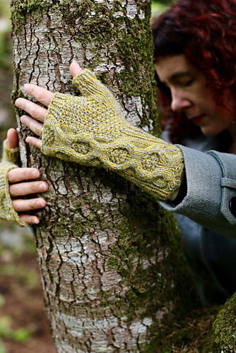 Ravelry: Hort Mitts pattern by Carol Feller
