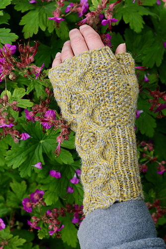 Ravelry: Hort Mitts pattern by Carol Feller