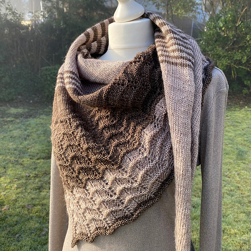 Ravelry: Lizas Tuch Line Poetry pattern by Elisabeth Piontek
