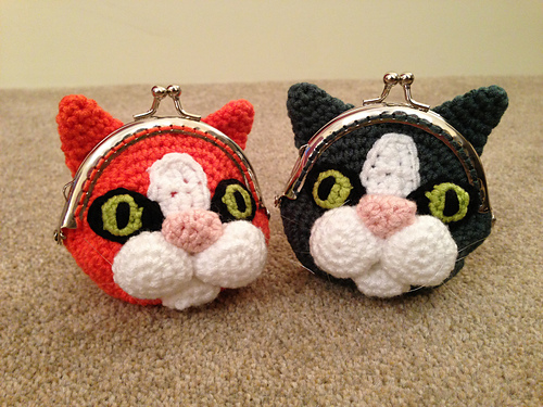 Ravelry: Cat Coin Purse pattern by Laura Sutcliffe