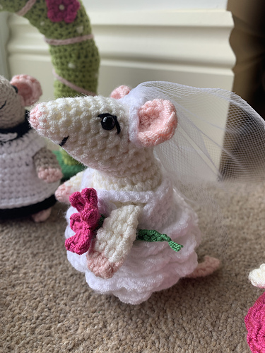 Ravelry: Wedding Mice pattern by Laura Sutcliffe