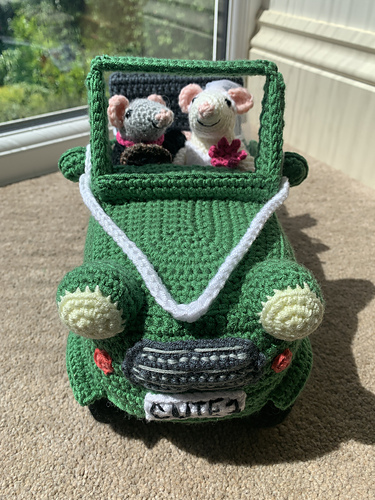 Ravelry: Wedding Mice pattern by Laura Sutcliffe