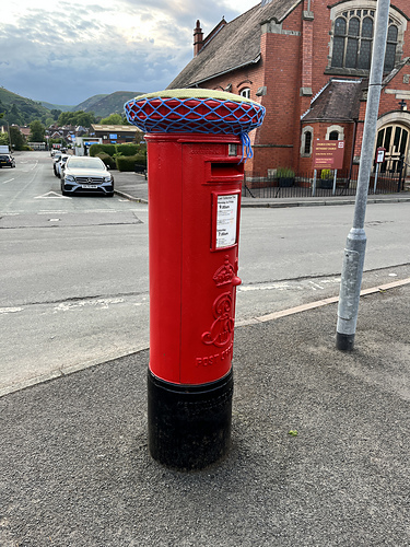 Ravelry: Post Box Topper Cover pattern by Laura Sutcliffe