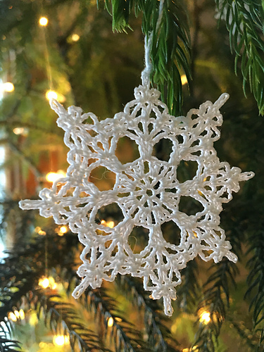 Ravelry: Eight Point Snowflake pattern by Erangi Udeshika