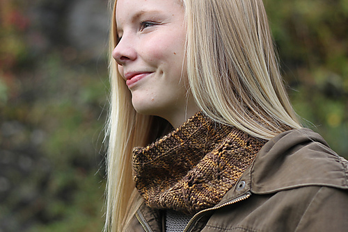 Ravelry: Summerly Scarf and Cowl pattern by Ellen T. Andresen/SISO Designs
