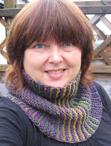 Ravelry: Super-duper easy-peasy Noro cowl pattern by Ellen T. Andresen ...