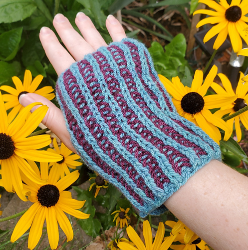 Ravelry: Two Color Rib Brioche Mitts pattern by Allyson S