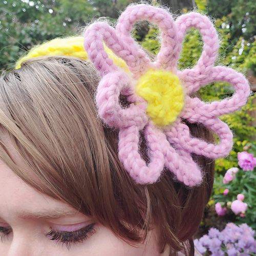 Ravelry: Daisy Head Band pattern by Allyson S