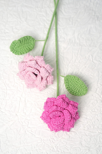 Ravelry: Crochet Hybrid Tea Rose Flower pattern by Loopara Crochet