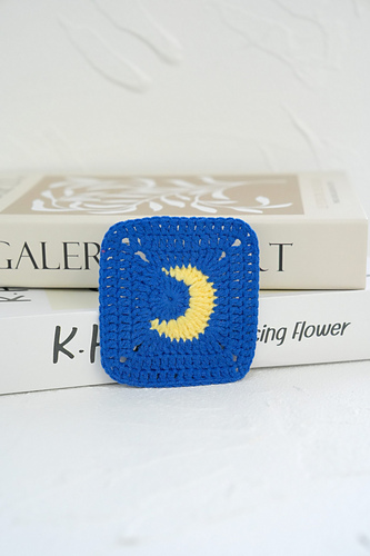 Ravelry: Crochet Moon Granny Square pattern by Loopara Crochet