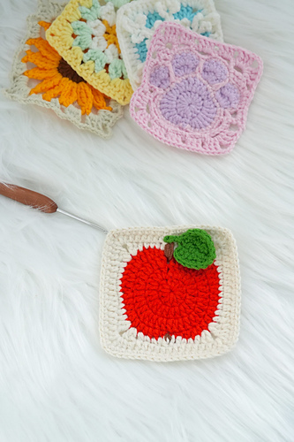 Ravelry: Crochet Apple Granny Square pattern by Loopara Crochet