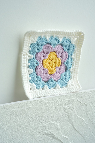 Ravelry: Crochet Shell Stitch Granny Square pattern by Loopara Crochet