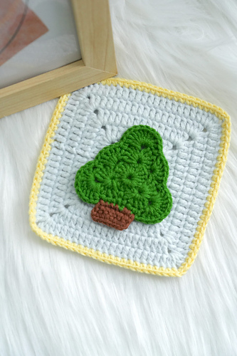 Ravelry: Crochet Christmas Tree Granny Square pattern by Loopara Crochet