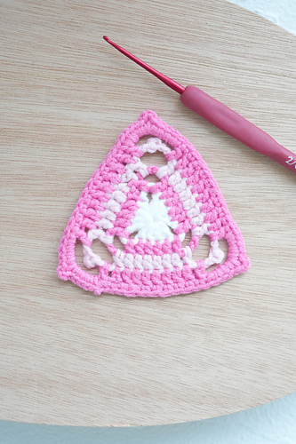 Ravelry: Crochet Triangle Granny Square (Style VI) pattern by Loopara ...