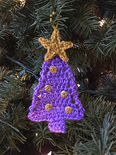 Ravelry: Loopita's Christmas Tree pattern by Itzel Irandenid