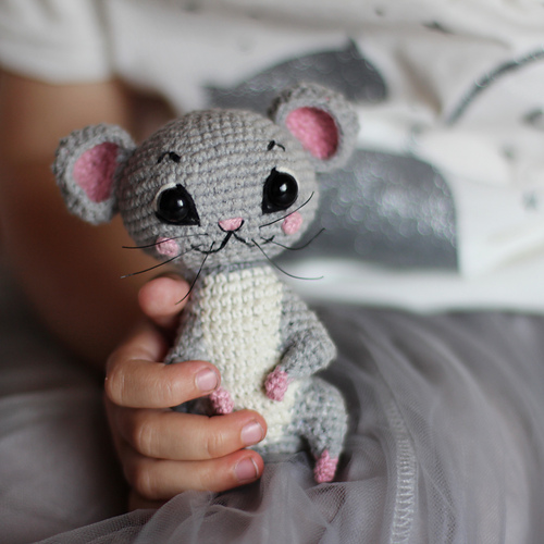 Ravelry: Mouse Pipa pattern by Angelina Taranina