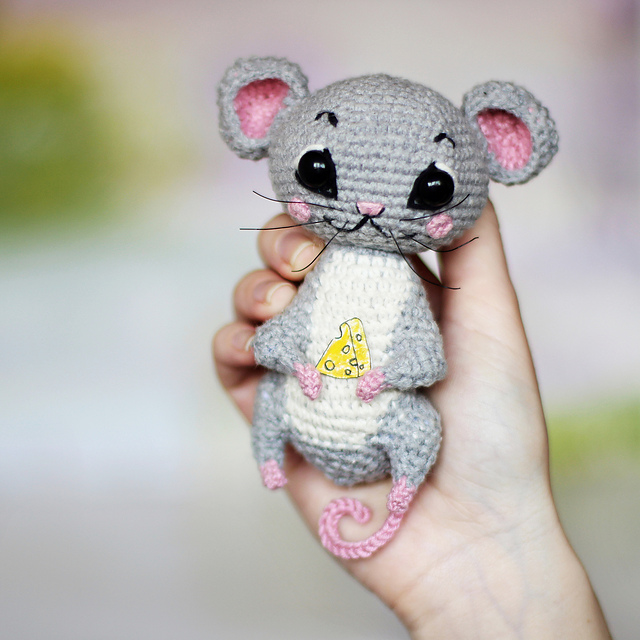Ravelry: Mouse Pipa pattern by Angelina Taranina