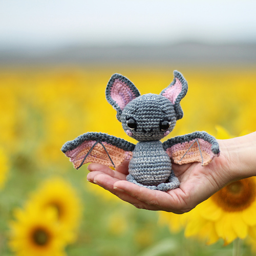 Ravelry: Bat Batty pattern by Angelina Taranina