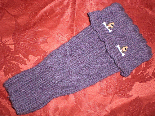 Ravelry: Retractable Leash Mitten pattern by Lilly Klatt