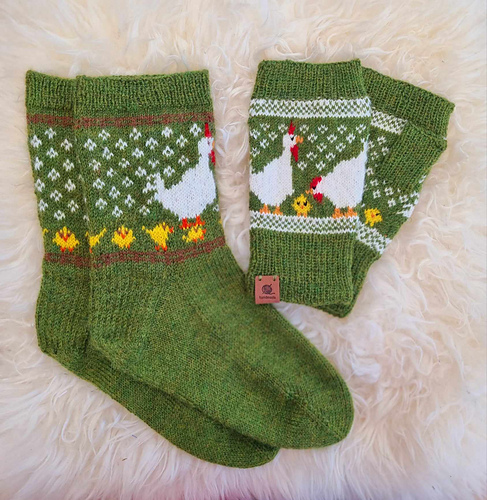 Ravelry: Chicken socks pattern by Liselott Daun