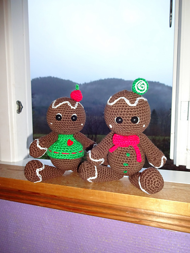 Ravelry: Gingerbread dolls pattern by Elfin Thread