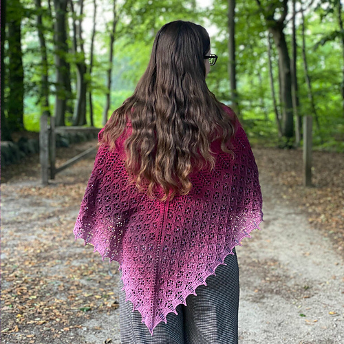 Ravelry: Raining Roses pattern by Knitting With Judit Horvath