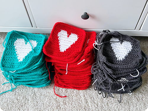 Ravelry: Heart squares blanket pattern by Melissa Hassler