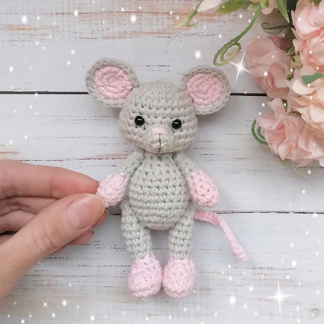 Ravelry: Cheesy the small mouse pattern by Yevheniia Romanchuk