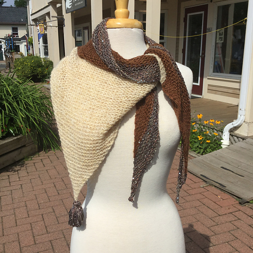 Ravelry: Sassy Triangle Shawl pattern by Lucinda Iglesias