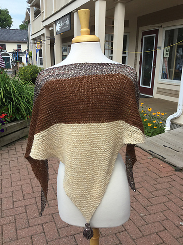 Ravelry: Sassy Triangle Shawl pattern by Lucinda Iglesias