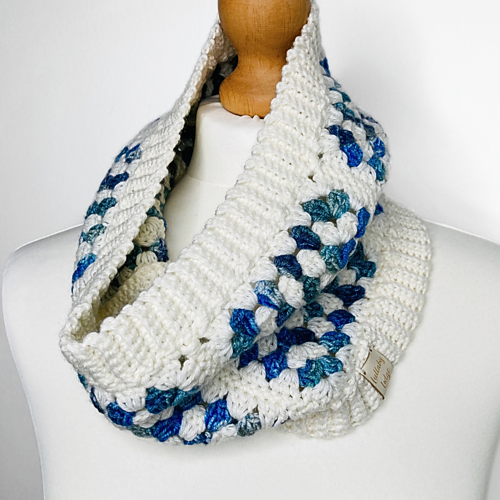 Ravelry: Granny Square Cowl pattern by Catherine McLennan