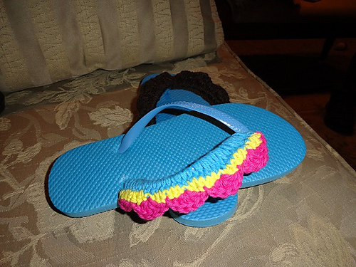 Ravelry: Shell Stitch Flip-Flops pattern by Lulu Bebeblu