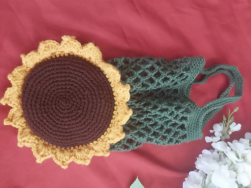 Ravelry: Foldable flower market bag pattern by Kat Witherall