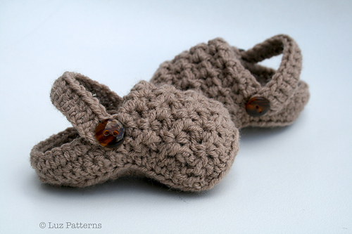 Ravelry: Crochet baby clogs 146 pattern by Luz Mendoza